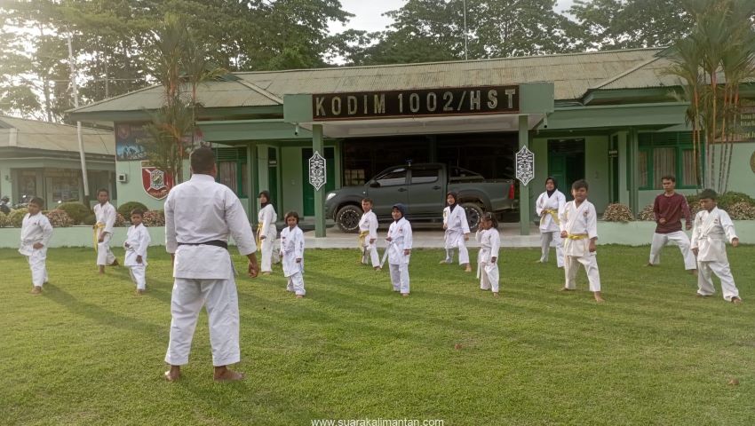 Isi Waktu Luang Pelda Adie Riyanto Latih Generasi Muda Dengan Bela Diri ...